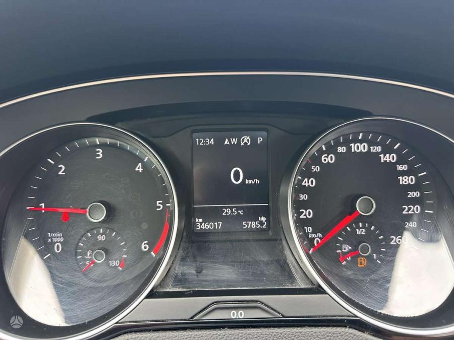 Black Volkswagen Passat 2017 in Kaunas, with an engine capacity of 1.97 L and mileage of 346 thousand km for 8600 €, photo 5 on AUTOMOTO.COM.LV
