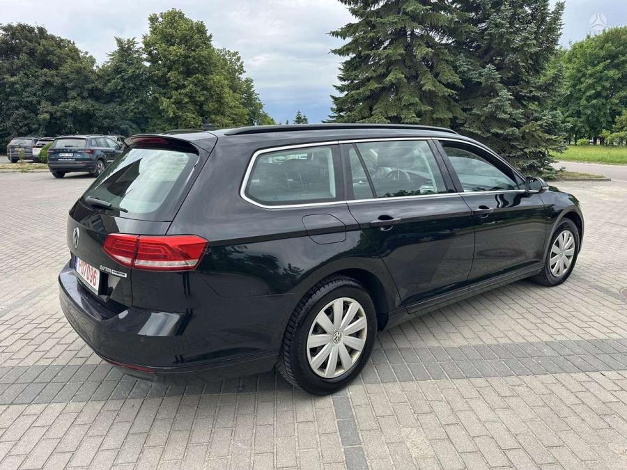 Black Volkswagen Passat 2017 in Kaunas, with an engine capacity of 1.97 L and mileage of 346 thousand km for 8600 €, photo 6 on AUTOMOTO.COM.LV