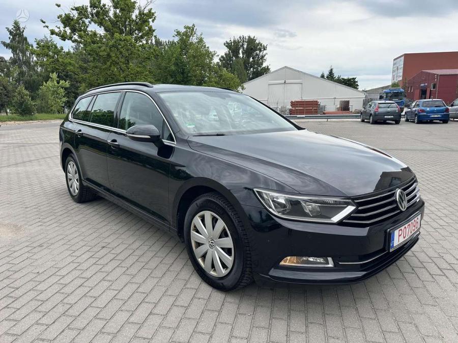 Black Volkswagen Passat 2017 in Kaunas, with an engine capacity of 1.97 L and mileage of 346 thousand km for 8600 €, photo 10 on AUTOMOTO.COM.LV