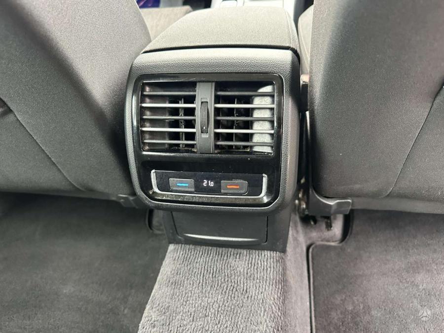 Black Volkswagen Passat 2017 in Kaunas, with an engine capacity of 1.97 L and mileage of 346 thousand km for 8600 €, photo 12 on AUTOMOTO.COM.LV