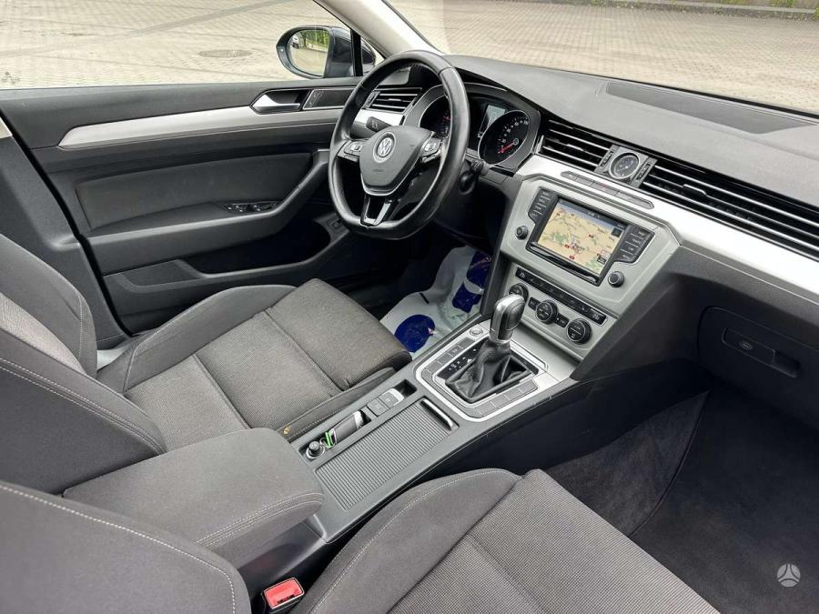 Black Volkswagen Passat 2017 in Kaunas, with an engine capacity of 1.97 L and mileage of 346 thousand km for 8600 €, photo 14 on AUTOMOTO.COM.LV