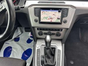 Black Volkswagen Passat 2017 in Kaunas, with an engine capacity of 1.97 L and mileage of 346 thousand km for 8600 €, photo 19 on AUTOMOTO.COM.LV