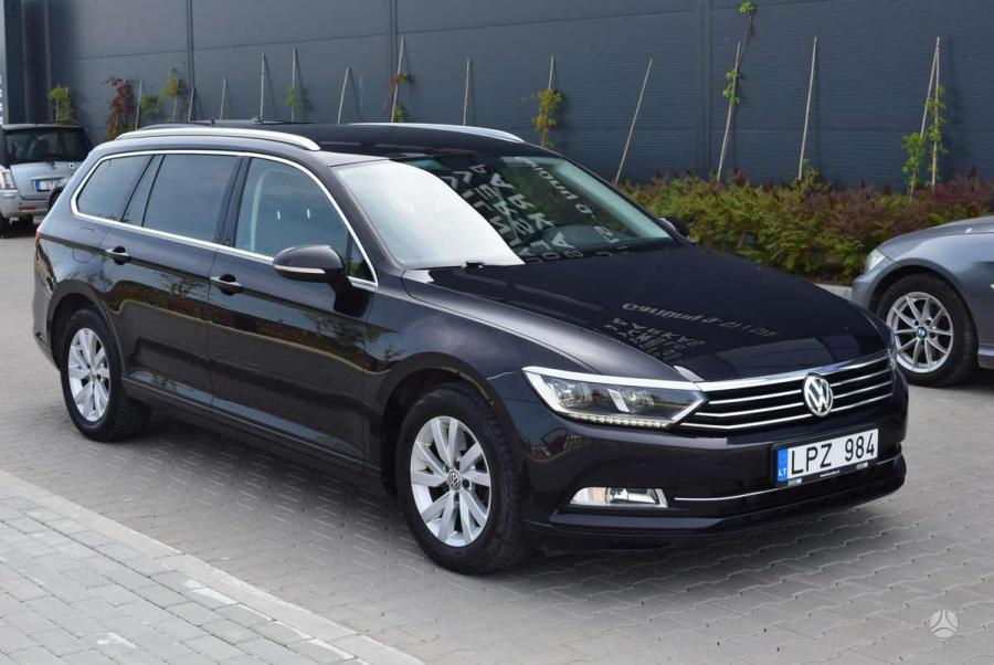 Black Volkswagen Passat 2017 in Vilnius, with an engine capacity of 1.60 L and mileage of 277 thousand km for 8600 €, photo 4 on AUTOMOTO.COM.LV