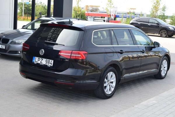 Black Volkswagen Passat 2017 in Vilnius, with an engine capacity of 1.60 L and mileage of 277 thousand km for 8600 €, photo 5 on AUTOMOTO.COM.LV