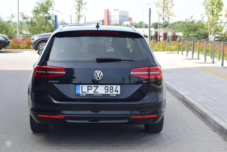 Black Volkswagen Passat 2017 in Vilnius, with an engine capacity of 1.60 L and mileage of 277 thousand km for 8600 €, photo 7 on AUTOMOTO.COM.LV