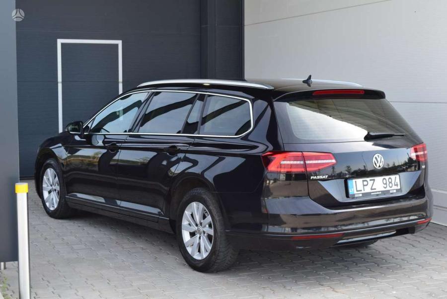 Black Volkswagen Passat 2017 in Vilnius, with an engine capacity of 1.60 L and mileage of 277 thousand km for 8600 €, photo 8 on AUTOMOTO.COM.LV