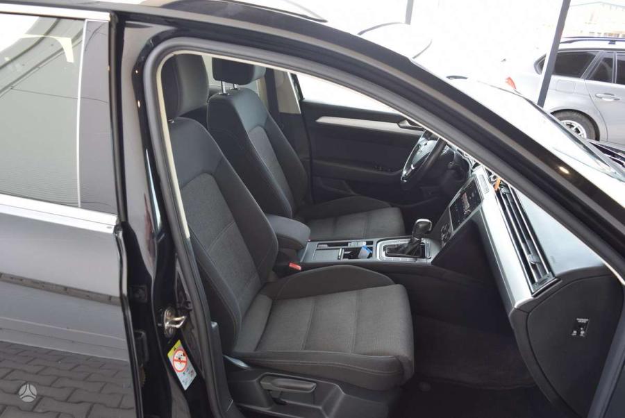 Black Volkswagen Passat 2017 in Vilnius, with an engine capacity of 1.60 L and mileage of 277 thousand km for 8600 €, photo 9 on AUTOMOTO.COM.LV