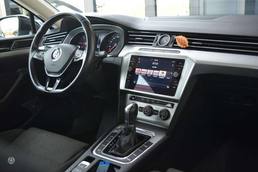 Black Volkswagen Passat 2017 in Vilnius, with an engine capacity of 1.60 L and mileage of 277 thousand km for 8600 €, photo 11 on AUTOMOTO.COM.LV