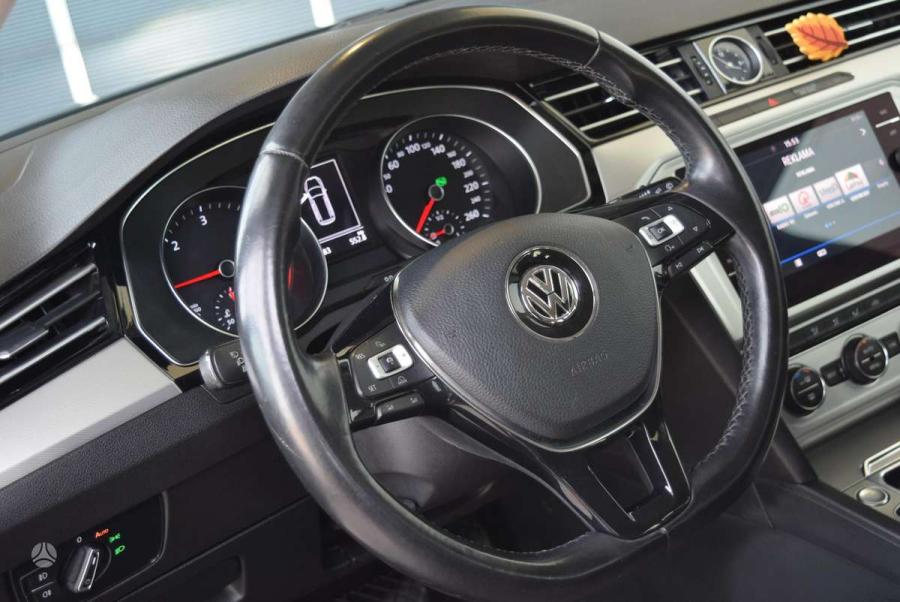 Black Volkswagen Passat 2017 in Vilnius, with an engine capacity of 1.60 L and mileage of 277 thousand km for 8600 €, photo 12 on AUTOMOTO.COM.LV