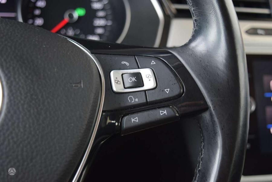 Black Volkswagen Passat 2017 in Vilnius, with an engine capacity of 1.60 L and mileage of 277 thousand km for 8600 €, photo 19 on AUTOMOTO.COM.LV