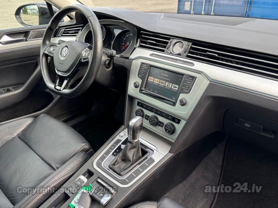 Black Volkswagen Passat 2017 in Paide, with an engine capacity of 1.60 L and mileage of 286 thousand km for 9290 €, photo 9 on AUTOMOTO.COM.LV