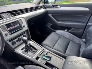Black Volkswagen Passat 2017 in Paide, with an engine capacity of 1.60 L and mileage of 286 thousand km for 9290 €, photo 13 on AUTOMOTO.COM.LV