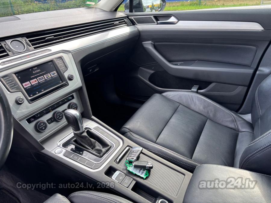 Black Volkswagen Passat 2017 in Paide, with an engine capacity of 1.60 L and mileage of 286 thousand km for 9290 €, photo 13 on AUTOMOTO.COM.LV