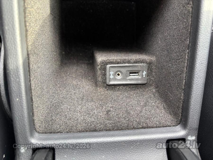 Black Volkswagen Passat 2017 in Paide, with an engine capacity of 1.60 L and mileage of 286 thousand km for 9290 €, photo 27 on AUTOMOTO.COM.LV