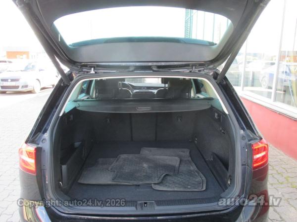 Black Volkswagen Passat 2017 in Tartu, with an engine capacity of 2.00 L and mileage of 223 thousand km for 13990 €, photo 7 on AUTOMOTO.COM.LV