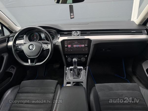 Black Volkswagen Passat 2017 in Tallinn, with an engine capacity of 1.40 L and mileage of 255 thousand km for 9490 €, photo 9 on AUTOMOTO.COM.LV