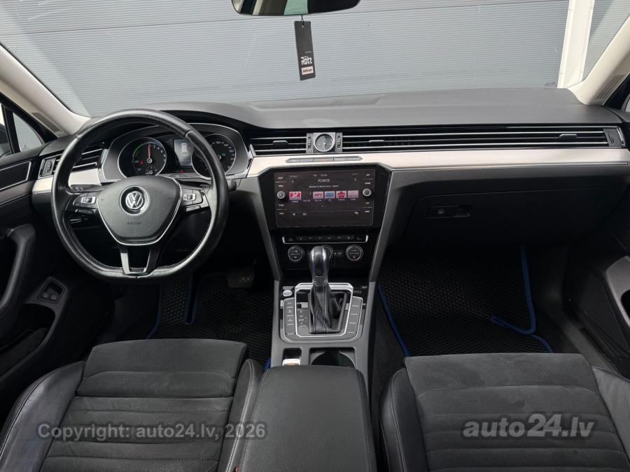 Black Volkswagen Passat 2017 in Tallinn, with an engine capacity of 1.40 L and mileage of 255 thousand km for 9490 €, photo 9 on AUTOMOTO.COM.LV