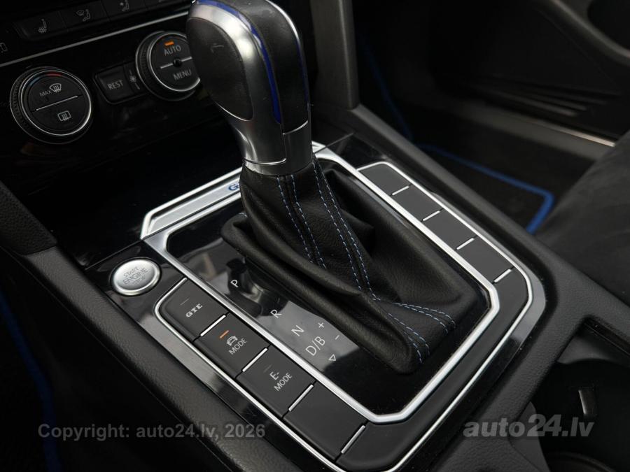 Black Volkswagen Passat 2017 in Tallinn, with an engine capacity of 1.40 L and mileage of 255 thousand km for 9490 €, photo 14 on AUTOMOTO.COM.LV
