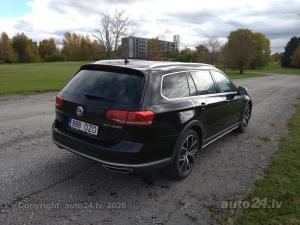 Black Volkswagen Passat 2017 in Tallinn, with an engine capacity of 2.00 L and mileage of 266 thousand km for 16999 €, photo 5 on AUTOMOTO.COM.LV