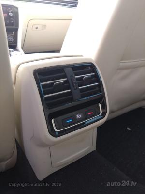 Black Volkswagen Passat 2017 in Tallinn, with an engine capacity of 2.00 L and mileage of 266 thousand km for 16999 €, photo 6 on AUTOMOTO.COM.LV