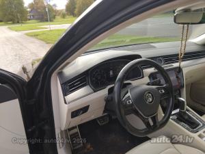 Black Volkswagen Passat 2017 in Tallinn, with an engine capacity of 2.00 L and mileage of 266 thousand km for 16999 €, photo 8 on AUTOMOTO.COM.LV