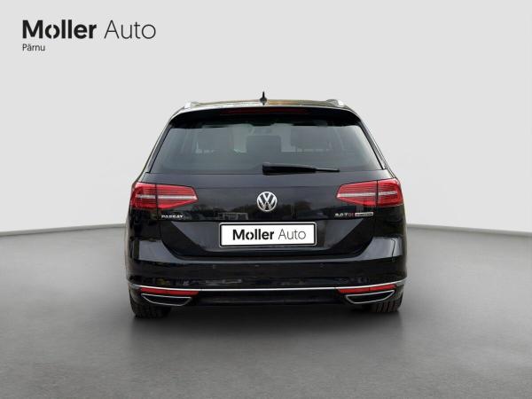 Black Volkswagen Passat 2017 in Parnu, with an engine capacity of 2.00 L and mileage of 185 thousand km for 16900 €, photo 5 on AUTOMOTO.COM.LV