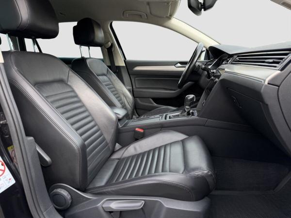 Black Volkswagen Passat 2017 in Parnu, with an engine capacity of 2.00 L and mileage of 185 thousand km for 16900 €, photo 6 on AUTOMOTO.COM.LV