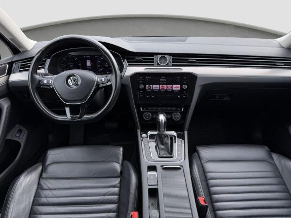 Black Volkswagen Passat 2017 in Parnu, with an engine capacity of 2.00 L and mileage of 185 thousand km for 16900 €, photo 7 on AUTOMOTO.COM.LV