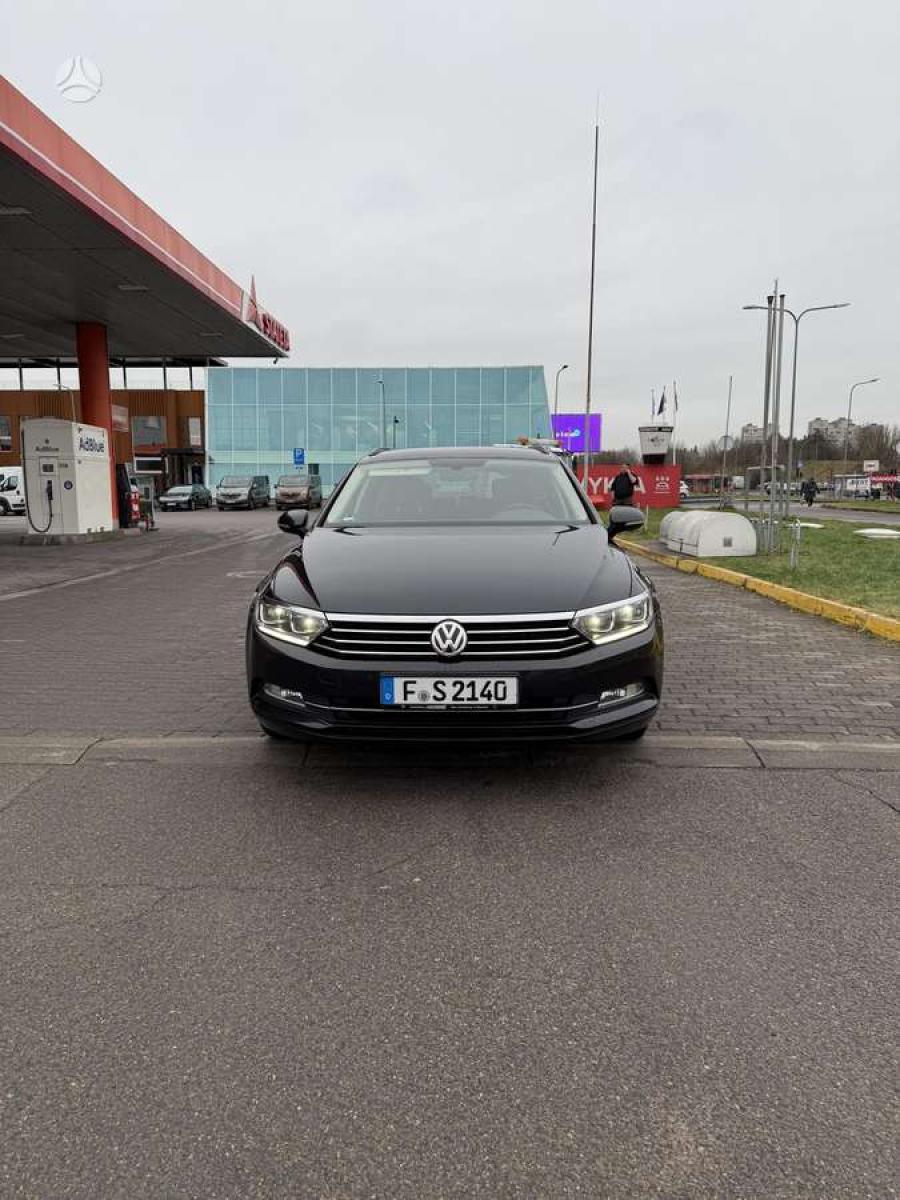 Black Volkswagen Passat 2018 in Panevezys, with an engine capacity of 1.97 L and mileage of 280 thousand km for 9800 €, photo 3 on AUTOMOTO.COM.LV