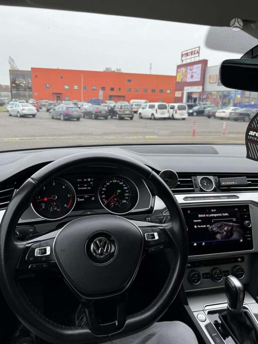 Black Volkswagen Passat 2018 in Panevezys, with an engine capacity of 1.97 L and mileage of 280 thousand km for 9800 €, photo 9 on AUTOMOTO.COM.LV