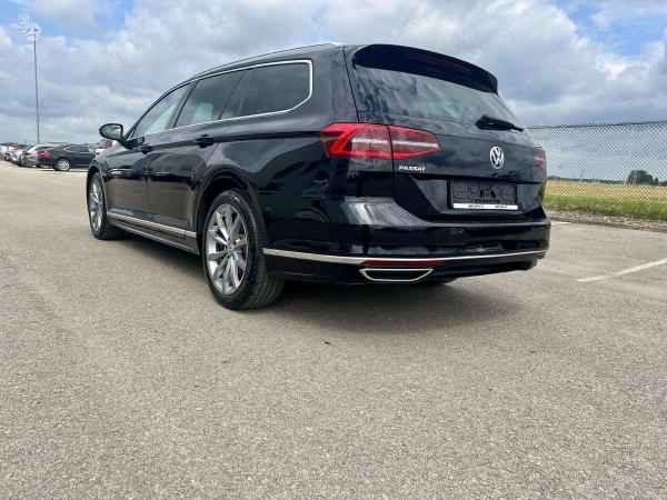 Black Volkswagen Passat 2018 in Marijampole, with an engine capacity of 1.97 L and mileage of 196 thousand km for 16698 €, photo 5 on AUTOMOTO.COM.LV