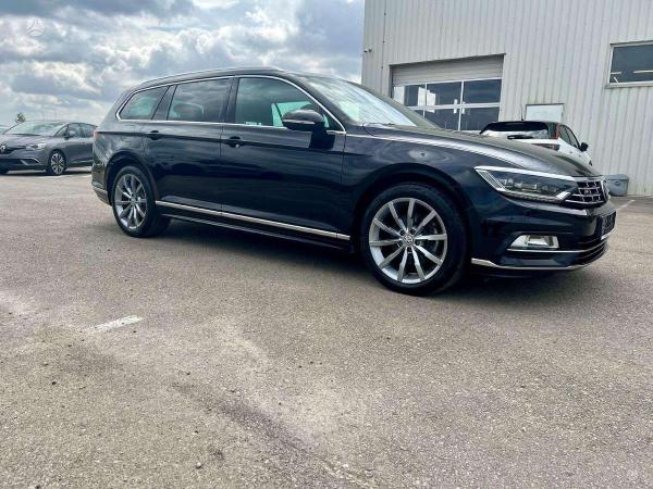 Black Volkswagen Passat 2018 in Marijampole, with an engine capacity of 1.97 L and mileage of 196 thousand km for 16698 €, photo 10 on AUTOMOTO.COM.LV