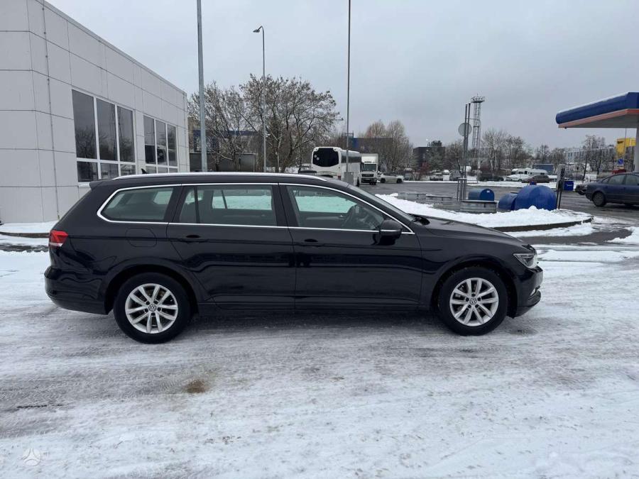 Black Volkswagen Passat 2018 in Vilnius, with an engine capacity of 1.60 L and mileage of 268 thousand km for 8250 €, photo 4 on AUTOMOTO.COM.LV