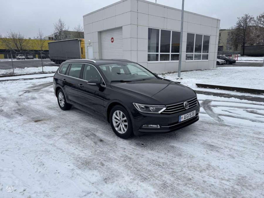 Black Volkswagen Passat 2018 in Vilnius, with an engine capacity of 1.60 L and mileage of 268 thousand km for 8250 €, photo 5 on AUTOMOTO.COM.LV