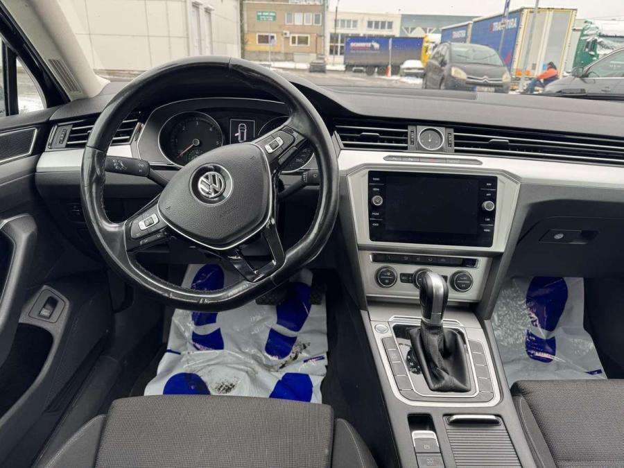 Black Volkswagen Passat 2018 in Vilnius, with an engine capacity of 1.60 L and mileage of 268 thousand km for 8250 €, photo 13 on AUTOMOTO.COM.LV