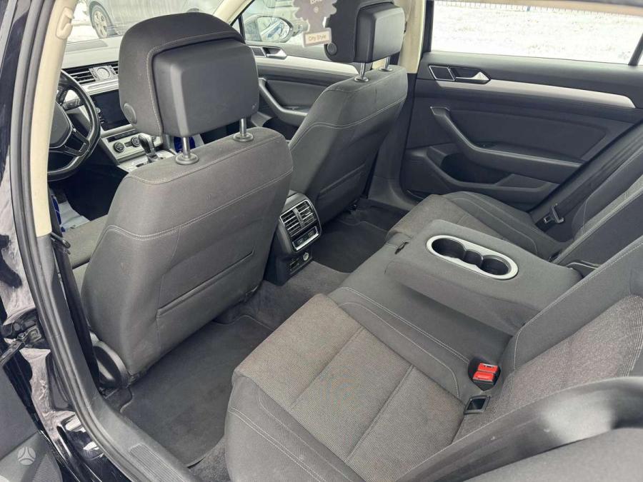 Black Volkswagen Passat 2018 in Vilnius, with an engine capacity of 1.60 L and mileage of 268 thousand km for 8250 €, photo 14 on AUTOMOTO.COM.LV