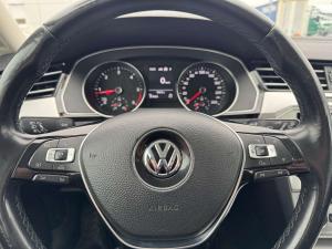 Black Volkswagen Passat 2018 in Vilnius, with an engine capacity of 1.60 L and mileage of 268 thousand km for 8250 €, photo 15 on AUTOMOTO.COM.LV