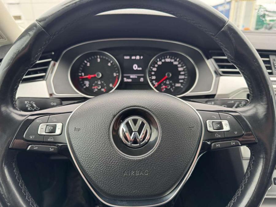 Black Volkswagen Passat 2018 in Vilnius, with an engine capacity of 1.60 L and mileage of 268 thousand km for 8250 €, photo 15 on AUTOMOTO.COM.LV