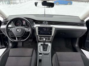 Black Volkswagen Passat 2018 in Vilnius, with an engine capacity of 1.40 L and mileage of 187 thousand km for 13500 €, photo 13 on AUTOMOTO.COM.LV
