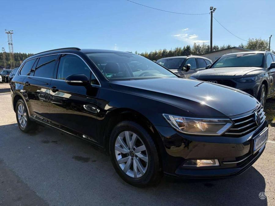 Black Volkswagen Passat 2018 in Vilnius, with an engine capacity of 1.97 L and mileage of 251 thousand km for 8990 €, photo 4 on AUTOMOTO.COM.LV