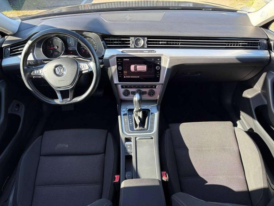 Black Volkswagen Passat 2018 in Vilnius, with an engine capacity of 1.97 L and mileage of 251 thousand km for 8990 €, photo 14 on AUTOMOTO.COM.LV