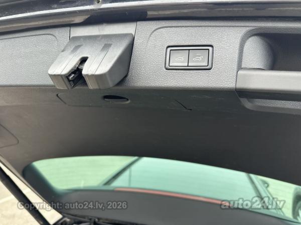 Black Volkswagen Passat 2018 in Tallinn, with an engine capacity of 1.40 L and mileage of 99 thousand km for 13900 €, photo 11 on AUTOMOTO.COM.LV