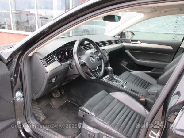 Black Volkswagen Passat 2018 in Tartu, with an engine capacity of 2.00 L and mileage of 235 thousand km for 13990 €, photo 8 on AUTOMOTO.COM.LV