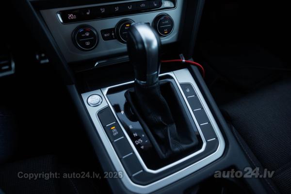 Black Volkswagen Passat 2018 in Tartu, with an engine capacity of 2.00 L and mileage of 255 thousand km for 15500 €, photo 5 on AUTOMOTO.COM.LV