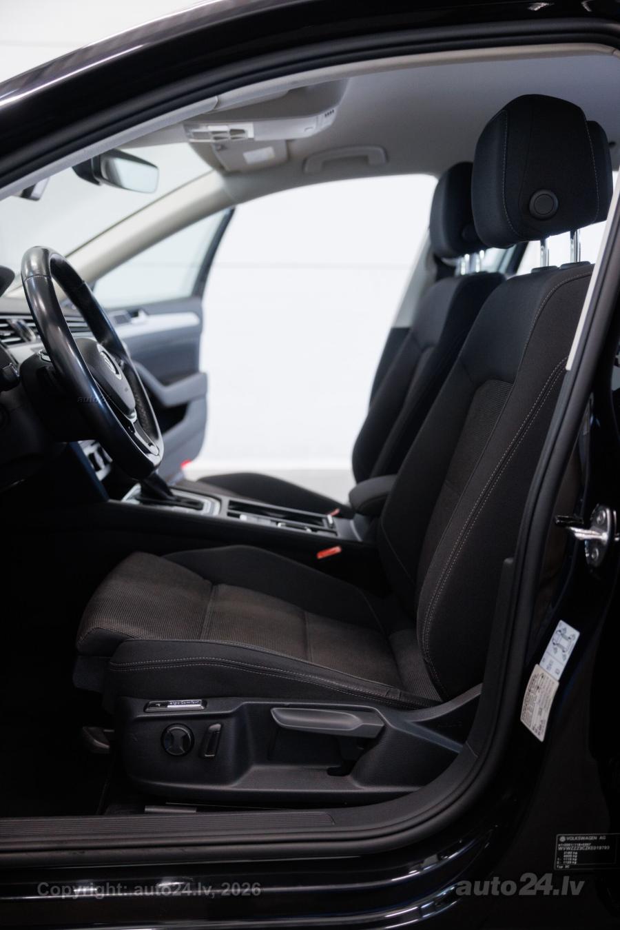 Black Volkswagen Passat 2018 in Tartu, with an engine capacity of 2.00 L and mileage of 255 thousand km for 15500 €, photo 9 on AUTOMOTO.COM.LV