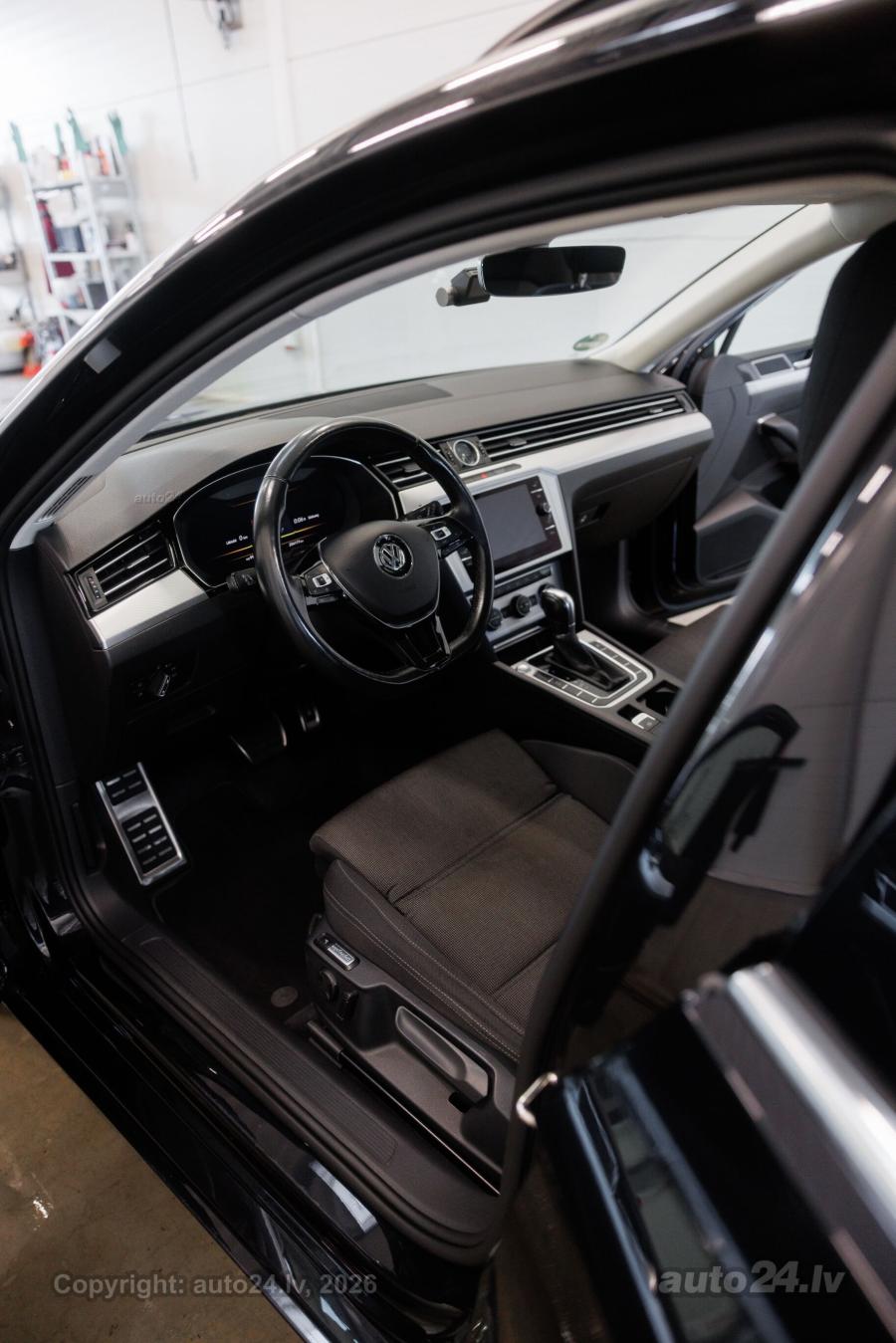 Black Volkswagen Passat 2018 in Tartu, with an engine capacity of 2.00 L and mileage of 255 thousand km for 15500 €, photo 10 on AUTOMOTO.COM.LV