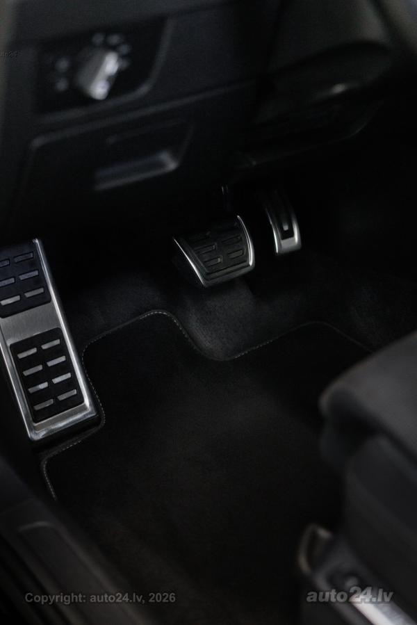 Black Volkswagen Passat 2018 in Tartu, with an engine capacity of 2.00 L and mileage of 255 thousand km for 15500 €, photo 10 on AUTOMOTO.COM.LV