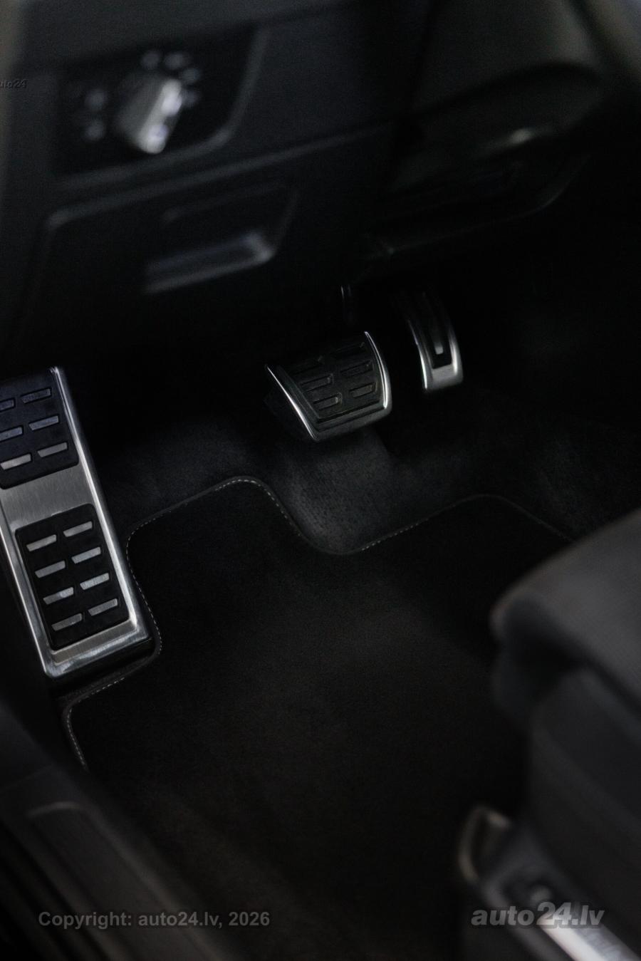 Black Volkswagen Passat 2018 in Tartu, with an engine capacity of 2.00 L and mileage of 255 thousand km for 15500 €, photo 11 on AUTOMOTO.COM.LV