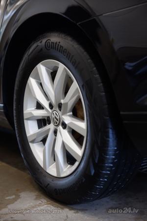 Black Volkswagen Passat 2018 in Tartu, with an engine capacity of 2.00 L and mileage of 255 thousand km for 15500 €, photo 15 on AUTOMOTO.COM.LV