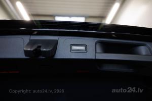 Black Volkswagen Passat 2018 in Tartu, with an engine capacity of 2.00 L and mileage of 255 thousand km for 15500 €, photo 18 on AUTOMOTO.COM.LV